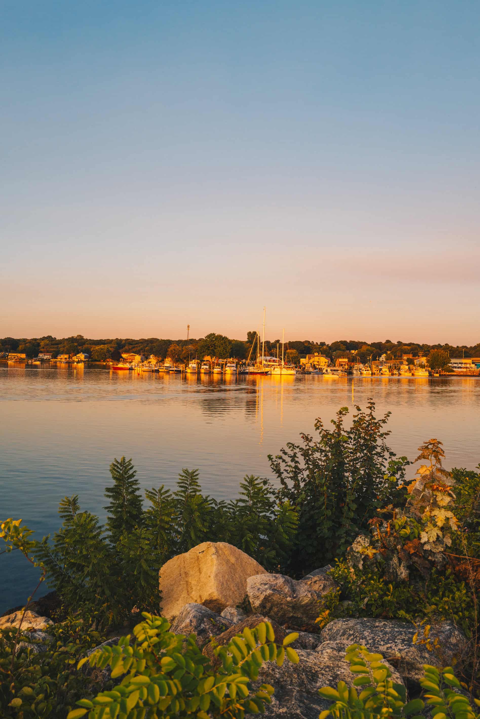 Sunlit Bay – Anna Lens